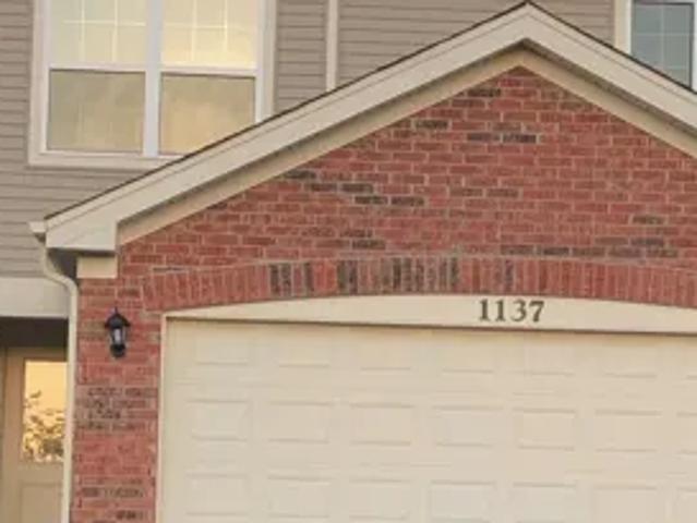 1137 Amber Dr, 2 beds, 3 full baths