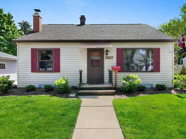 1137 E Jardin St, Appleton, WI 54911