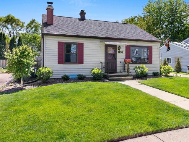 1137 e jardin street