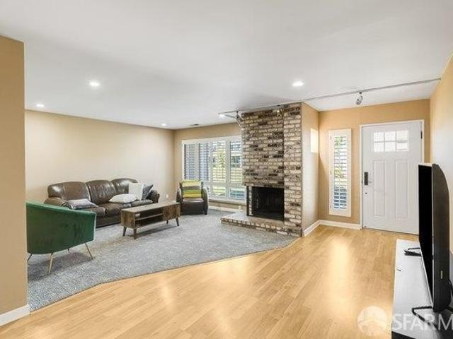 1137 Leeward Ln, Alameda, CA 94502
