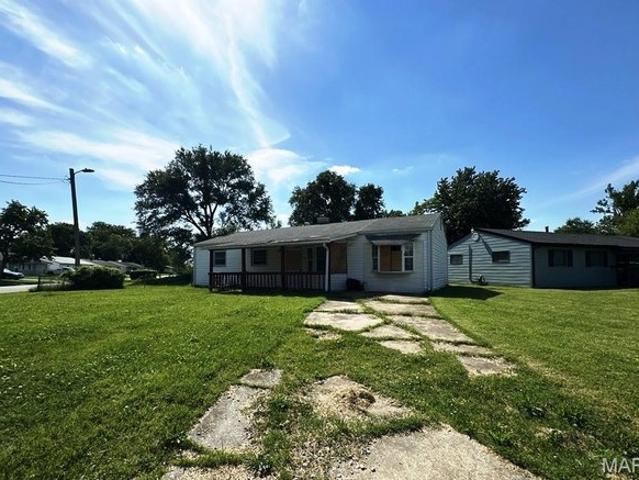 1137 St Margaret Dr, Cahokia, IL 62206