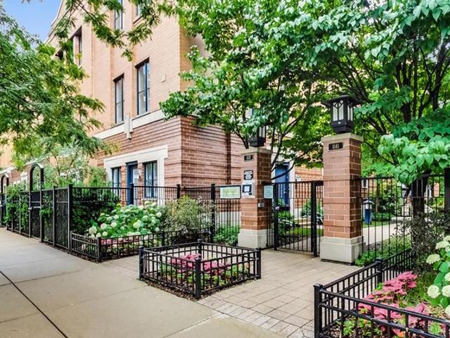 1137 W Monroe St Unit 9, Chicago, IL 60607