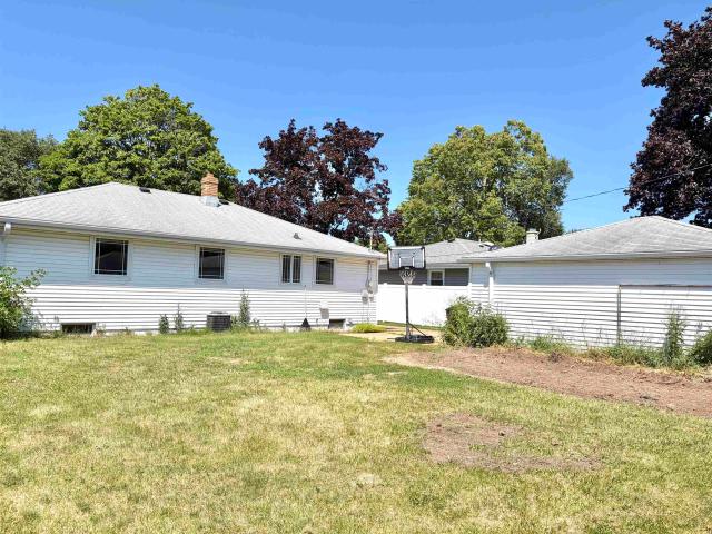 1137 w roberts avenue