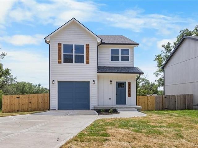 1137 Walnut Ave, Osawatomie, KS 66064