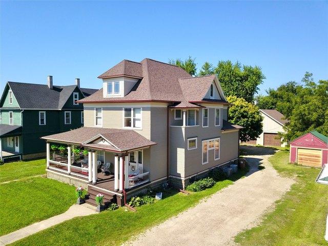 1137 West St, Grinnell, IA 50112
