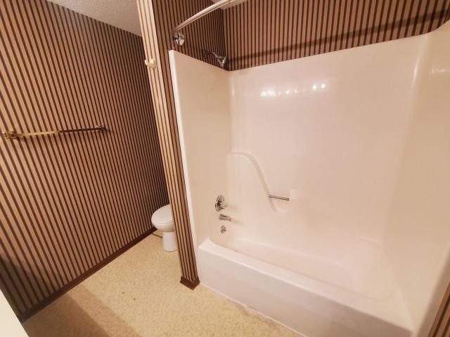 1137 1143 66th Street 2 Bedroom Apartment for Rent at 1139 66th St, Windsor Heights, IA 50324