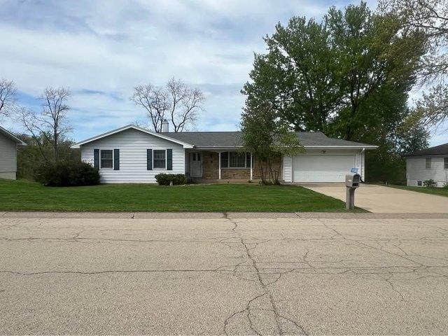 11383 Robin Hood Dr, Dubuque, IA 52001