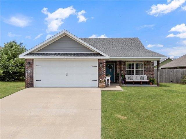 1138 Canyon Gate Dr, Siloam Springs, AR 72761