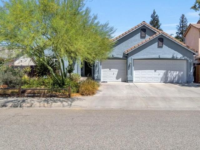 1138 E Pinehurst Ave, Fresno, CA 93730