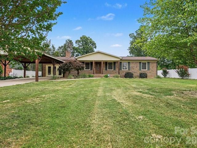 1138 Graham St, Claremont, NC 28610