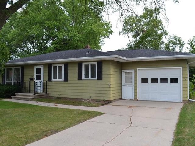 1138 Higgins Ave, Neenah, WI 54956