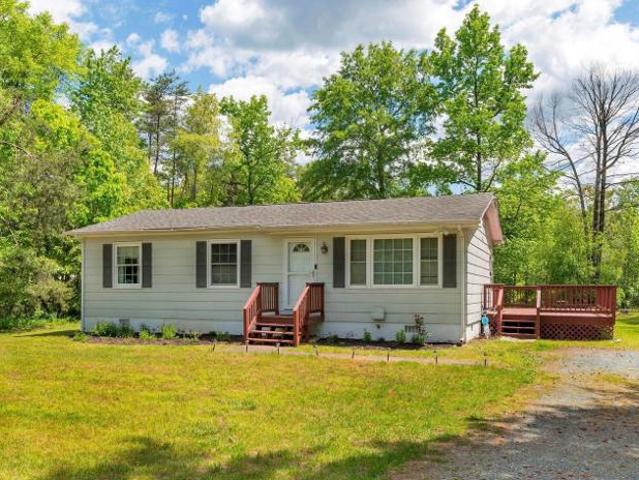 1138 Hollands Rd, Palmyra, VA 22963