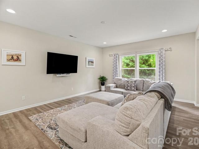 1138 Streamside Lane