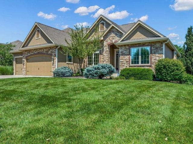 1138 SW New Forest Dr, Topeka, KS 66604