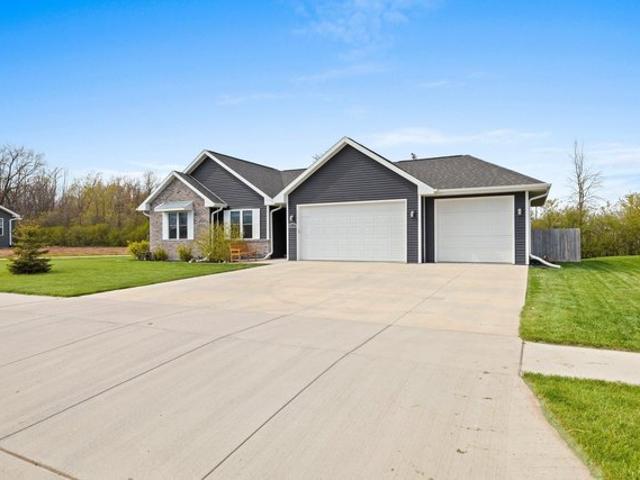 1138 W Thorn Creek Dr, Hilbert, WI 54129