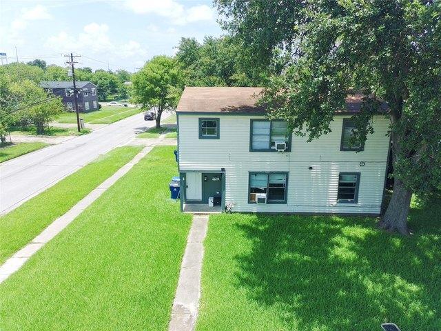 1138 4th Ave N, Texas City, TX 77590