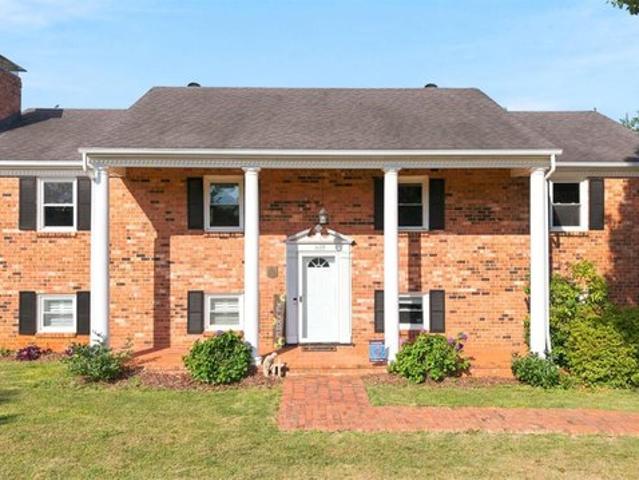 1139 Moreview Dr, Lynchburg, VA 24502