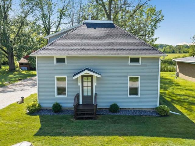 1139 Grosse Rd, Little Suamico, WI 54141