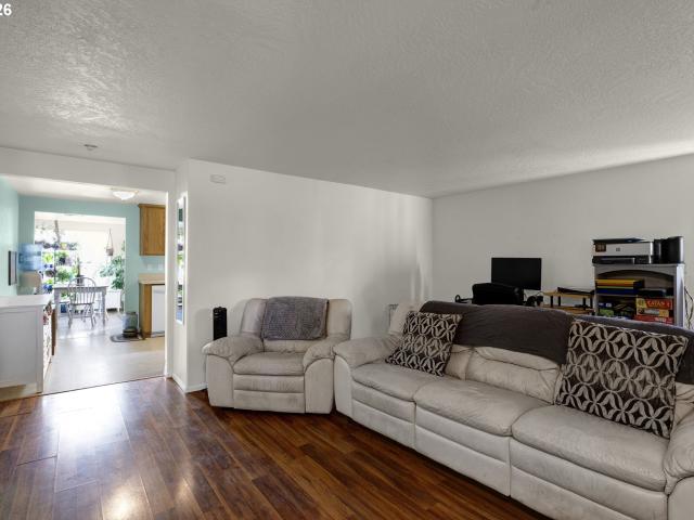 1139 lord ave