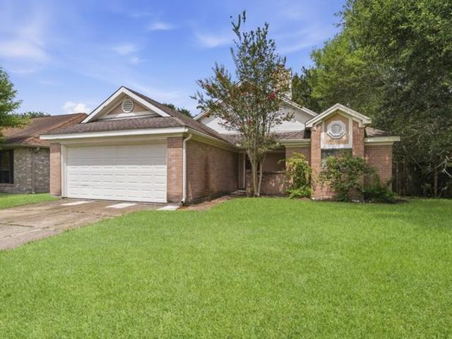 1139 Saint John Dr, Pearland, TX 77584