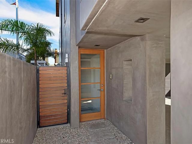 1139 W Balboa Blvd, Newport Beach, CA 92661 | MLS #OC26081