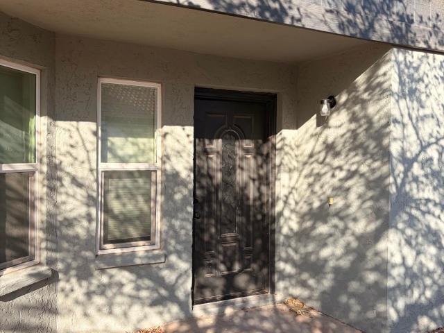 1139 w laredo street