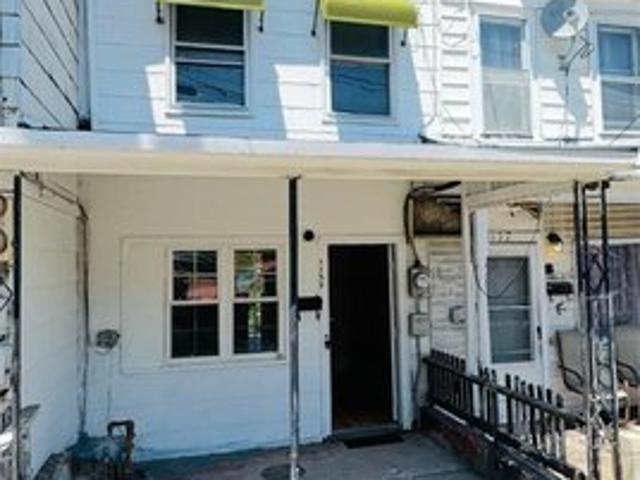 1139 W Pine St, Coal Township, PA 17866