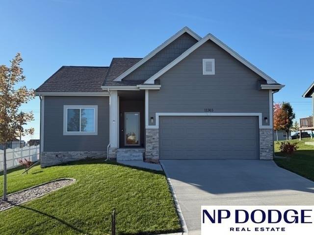 11303 Edgewater Dr, Papillion, NE 68046