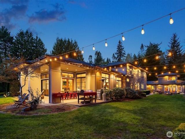 11303 S Dogwood Ln, Woodway, WA 98020