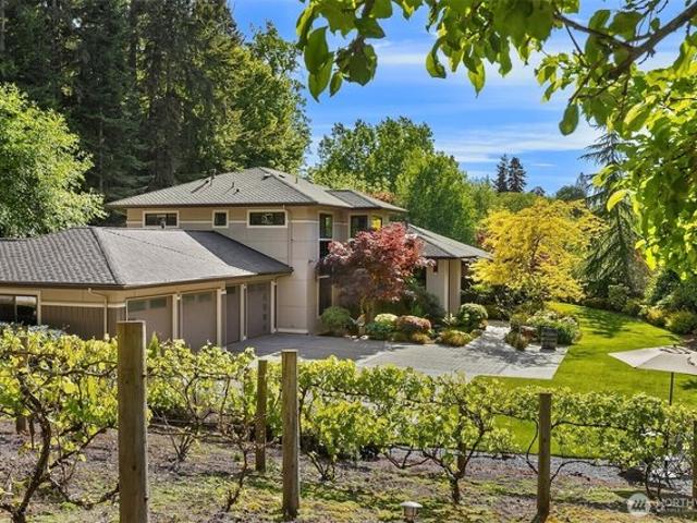 11303 S Dogwood Ln, Woodway, WA 98020