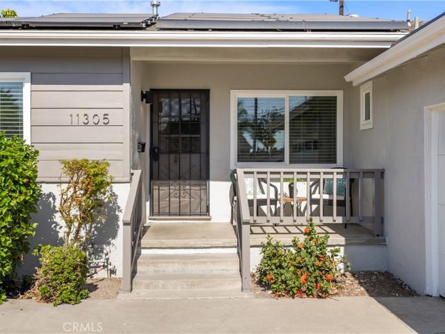 11305 Groveside