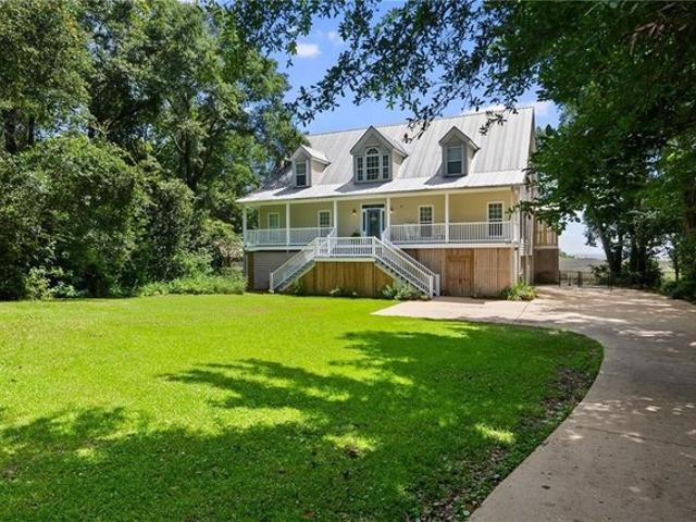 11305 Point Rd E, Theodore, AL 36582