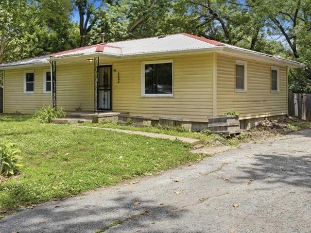 1130 Main St, Perry, KS 66073