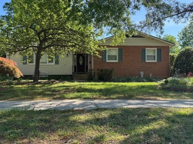 1130 Neal Dr, Alexandria, VA 22308
