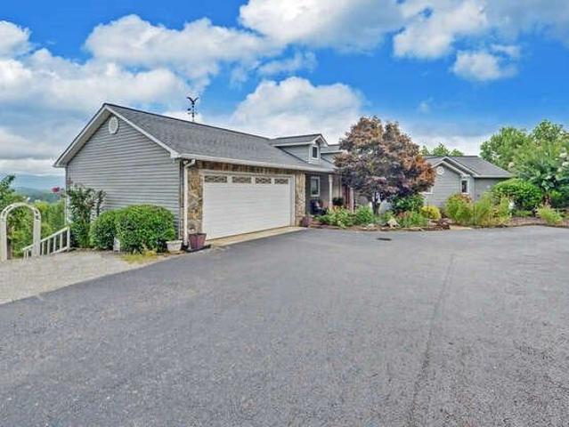 1130 Buckeye Ln, Hiawassee, GA