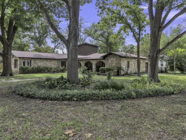 1130 Bartholomae St, Seguin, TX 78155