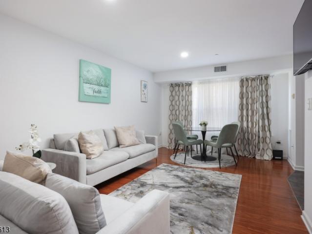 1130 Fairmount Ave # 104