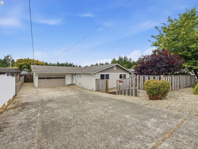 1130 Fenwick St, Coos Bay, OR 97420