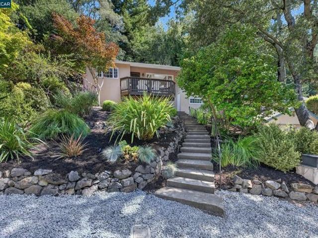 1130 Glencourt Dr, Oakland, CA 94611