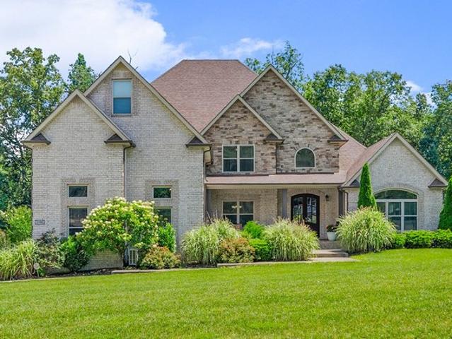 1130 Reda Dr, Clarksville, TN 37042