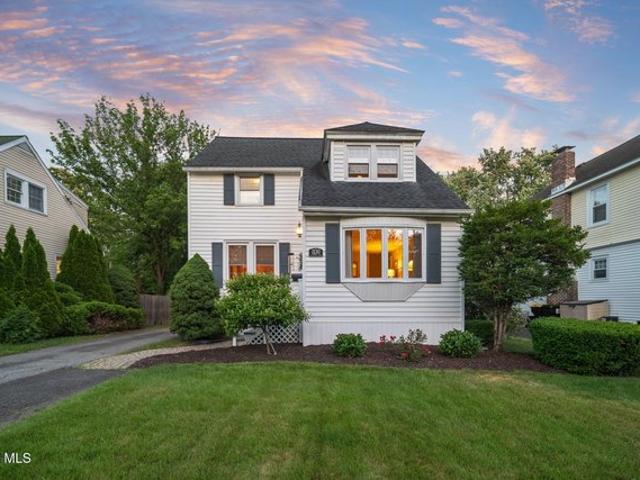1130 S Country Club Dr, Niskayuna, NY 12309