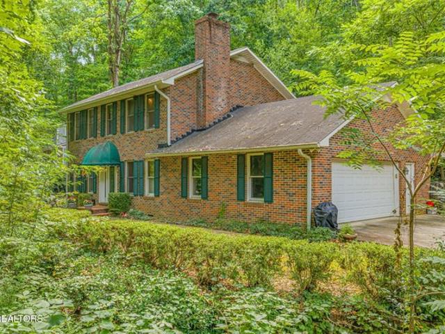 1130 W Outer Dr, Oak Ridge, TN 37830