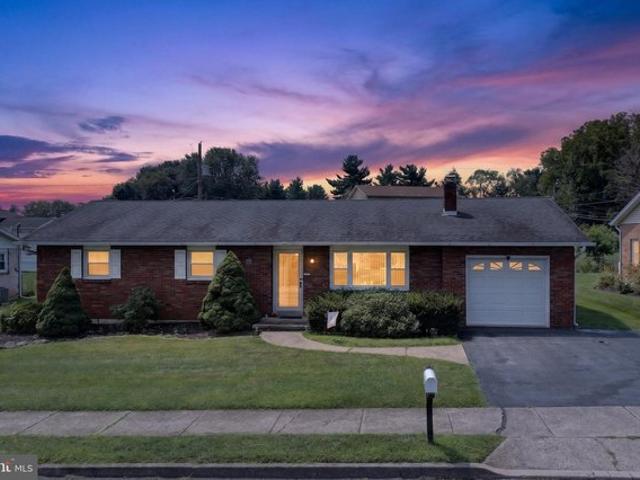 1130 Westbury Dr, Bethlehem, PA 18017