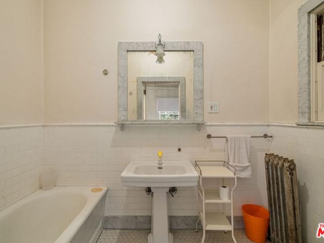 1130 Westchester Pl, Los Angeles, CA 90019 | MLS #26669