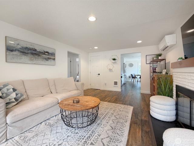 11310 5th Avenue NE