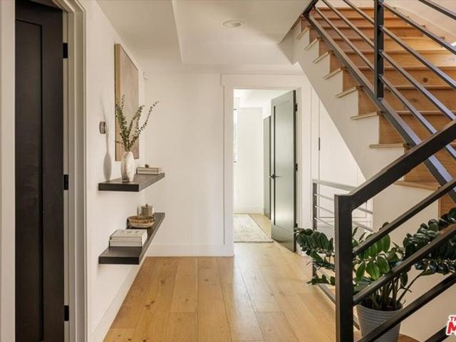 11310 Victory Blvd, North Hollywood, CA 91606