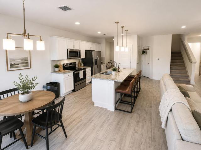 11312 Gadsen Ln