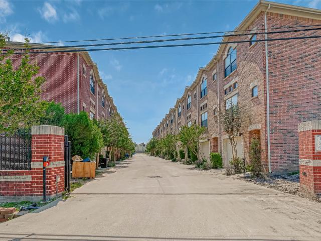 11315 S Main St, Unit 103, Houston, TX 77025 | MLS #31782 | Compass