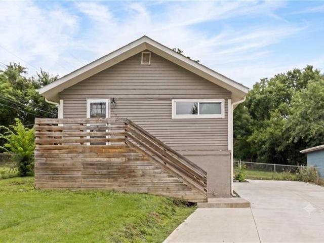 1131 N 49th Ter, Kansas City, KS 66102