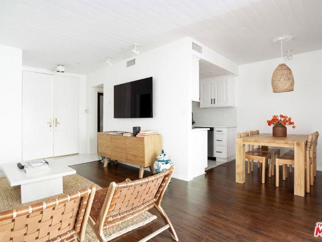 1131 Alta Loma Road